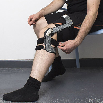 Donjoy Armor Professional Knee Brace | Health and Care