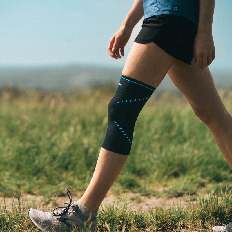 Compex Activ' Compression Knee Support | Health and Care