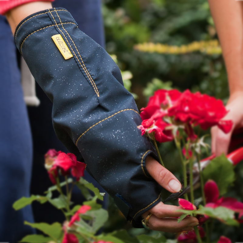 OUTCAST Adult Outdoor Weather Wrist Cast Protector | Health and Care