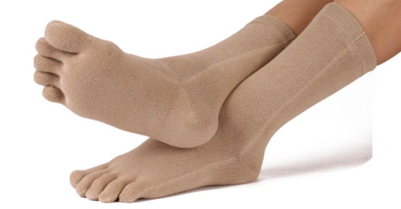 TOETOE Essential Mid-Calf Toe Socks (Fawn) | Health and Care