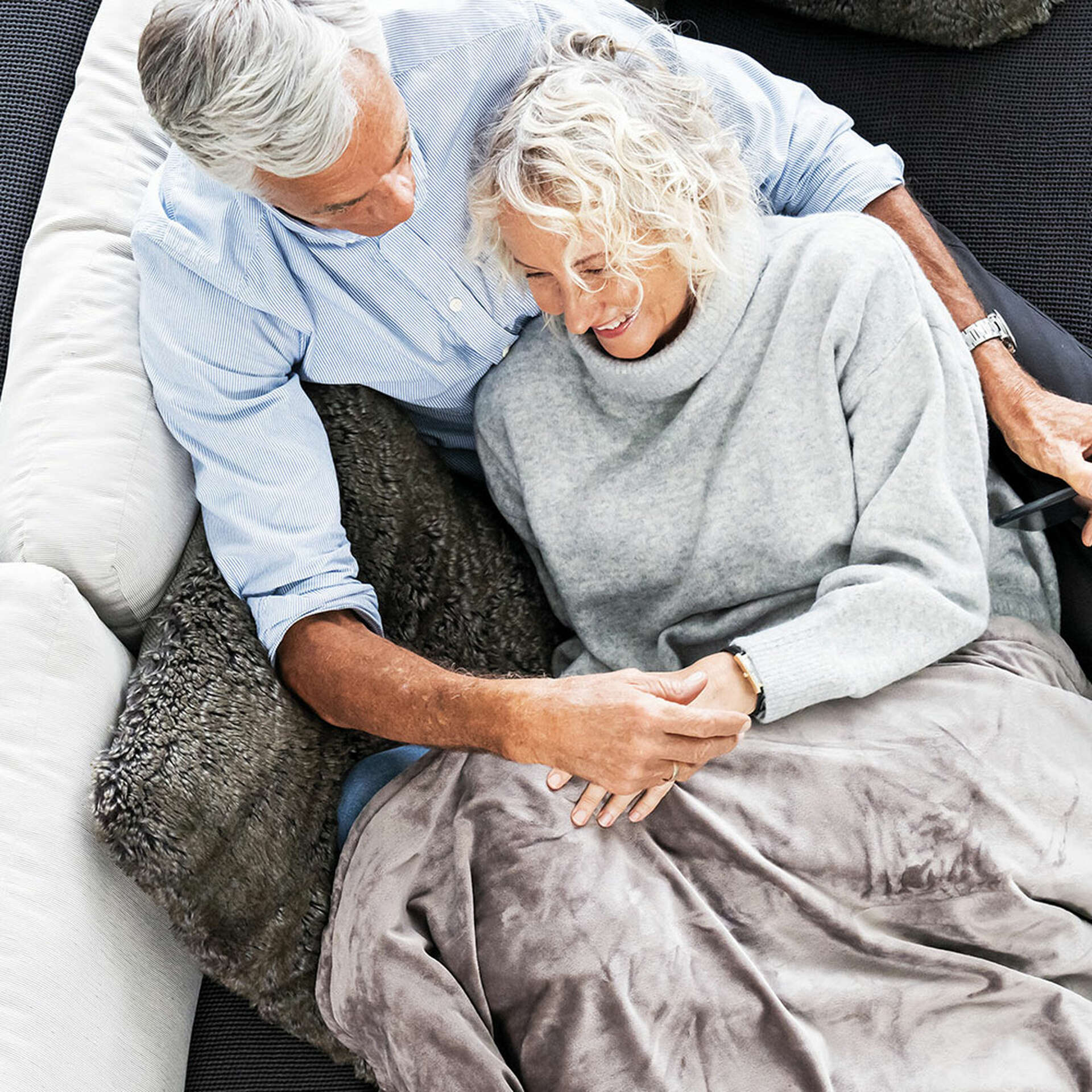 Beurer Fluffy Nordic Heated Snuggie Throw | Health and Care