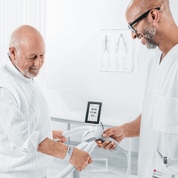 Seca 655-HR Electronic Scale with Handrail | Health and Care