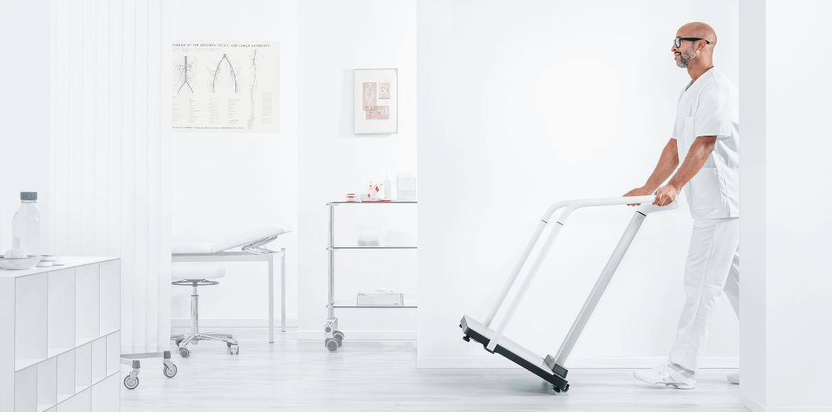 Seca 655-HR Electronic Scale with Handrail | Health and Care